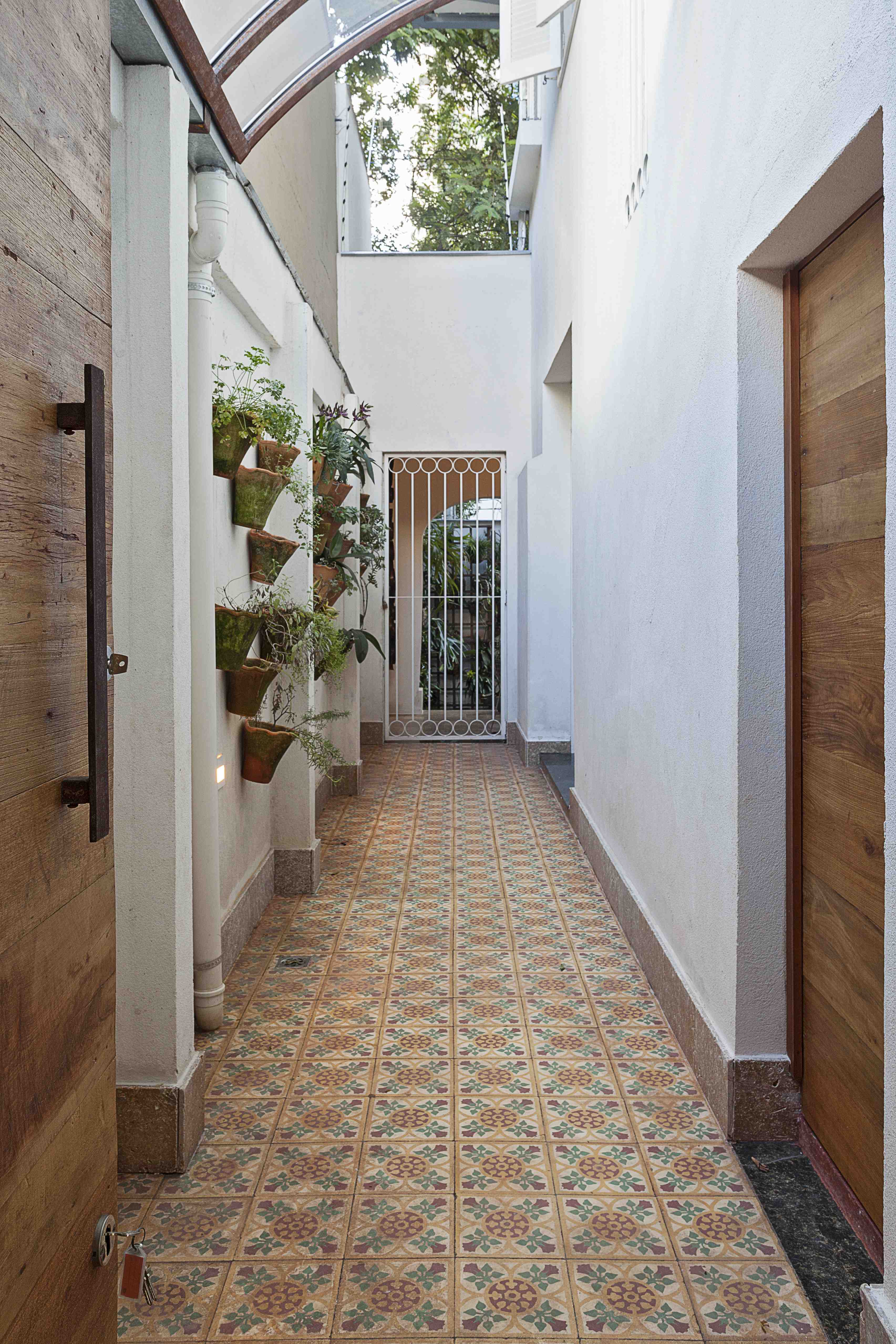 Aprenda a aproveitar melhor (e a decorar) o espaço do corredor | CASA ... Aprenda a aproveitar melhor (e a decorar) o espaço do corredor | CASA ...